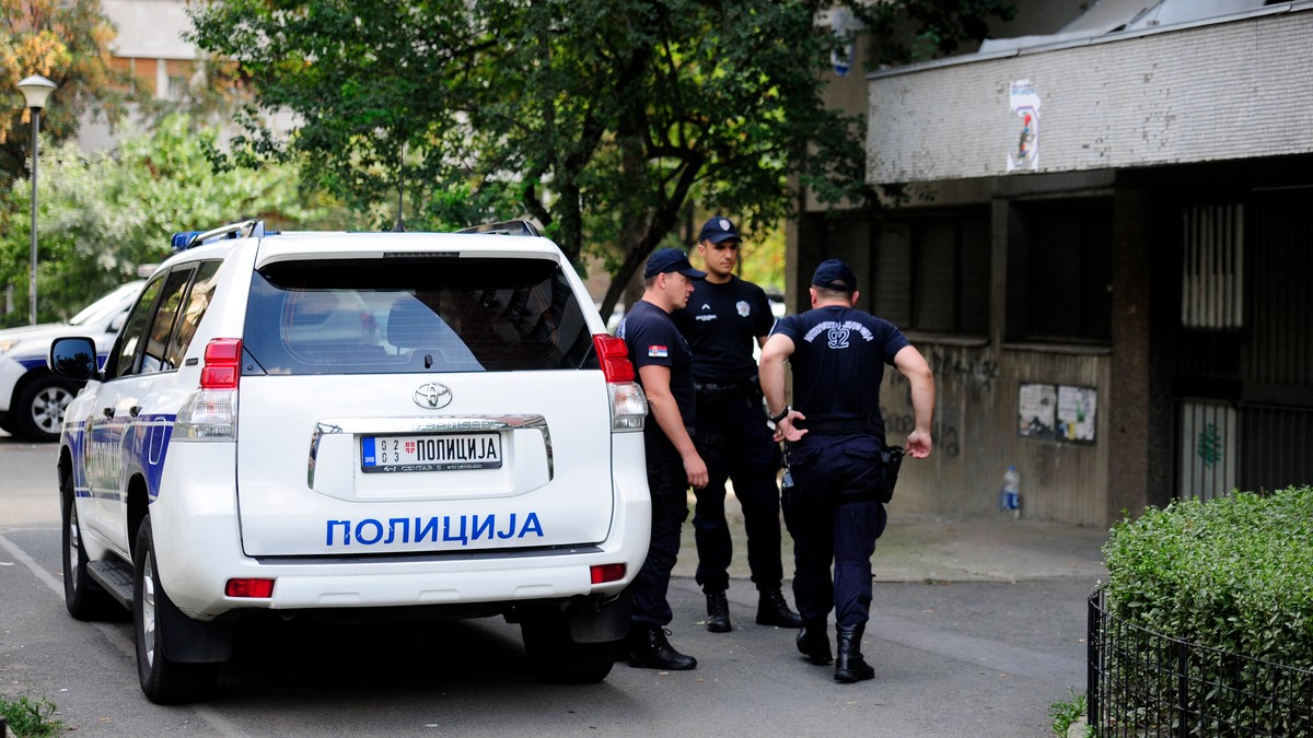 Hapšenje u Novom Sadu: Policija pronašla drogu, uhapšene tri osobe - Blic