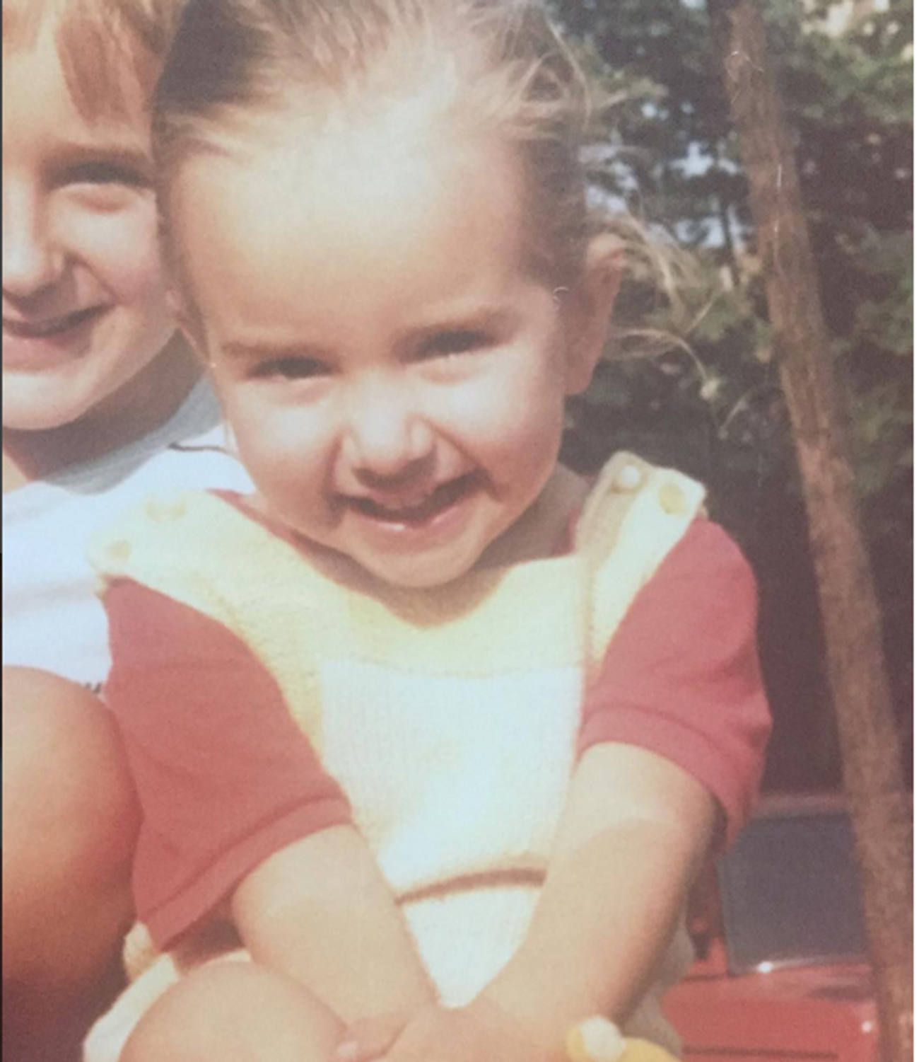 DANAS JE USPEŠNA SOLO PEVAČICA Ova slatka devojčica karijeru je ...