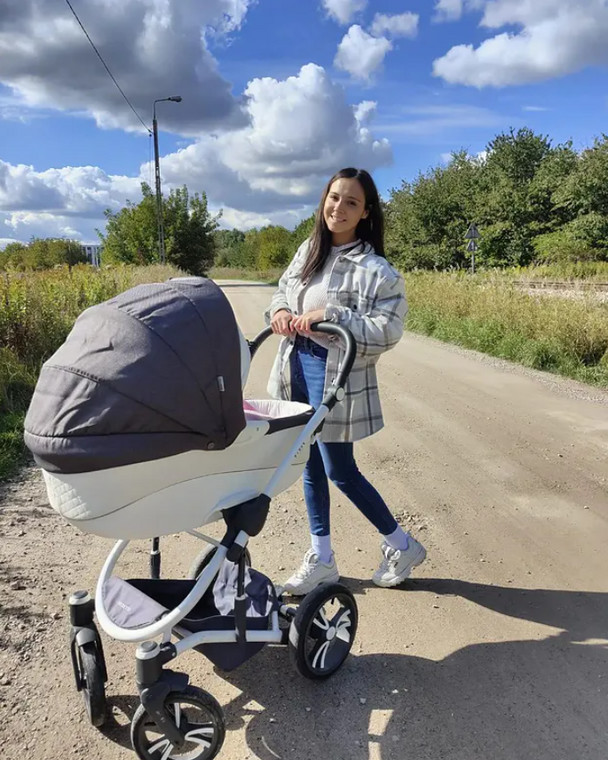 Paweł Deląg został dziadkiem. Rodzina opublikowała zdjęcie ze spaceru ...