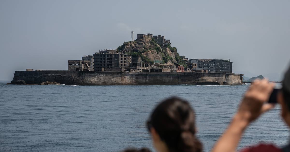 Hashima była najbardziej zaludnioną wyspą świata. Teraz to beton - Noizz