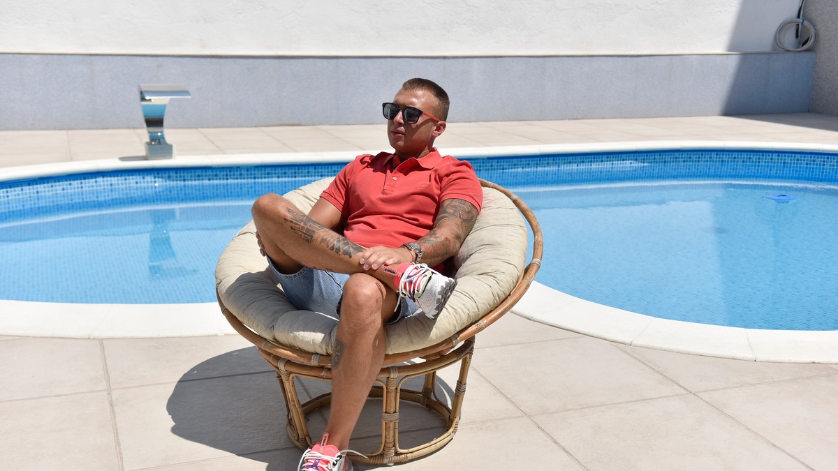 Ovo je raskošna vila u kojoj žive Stefan i Osman Karić, a vlasnica je njegova maćeha - Blic