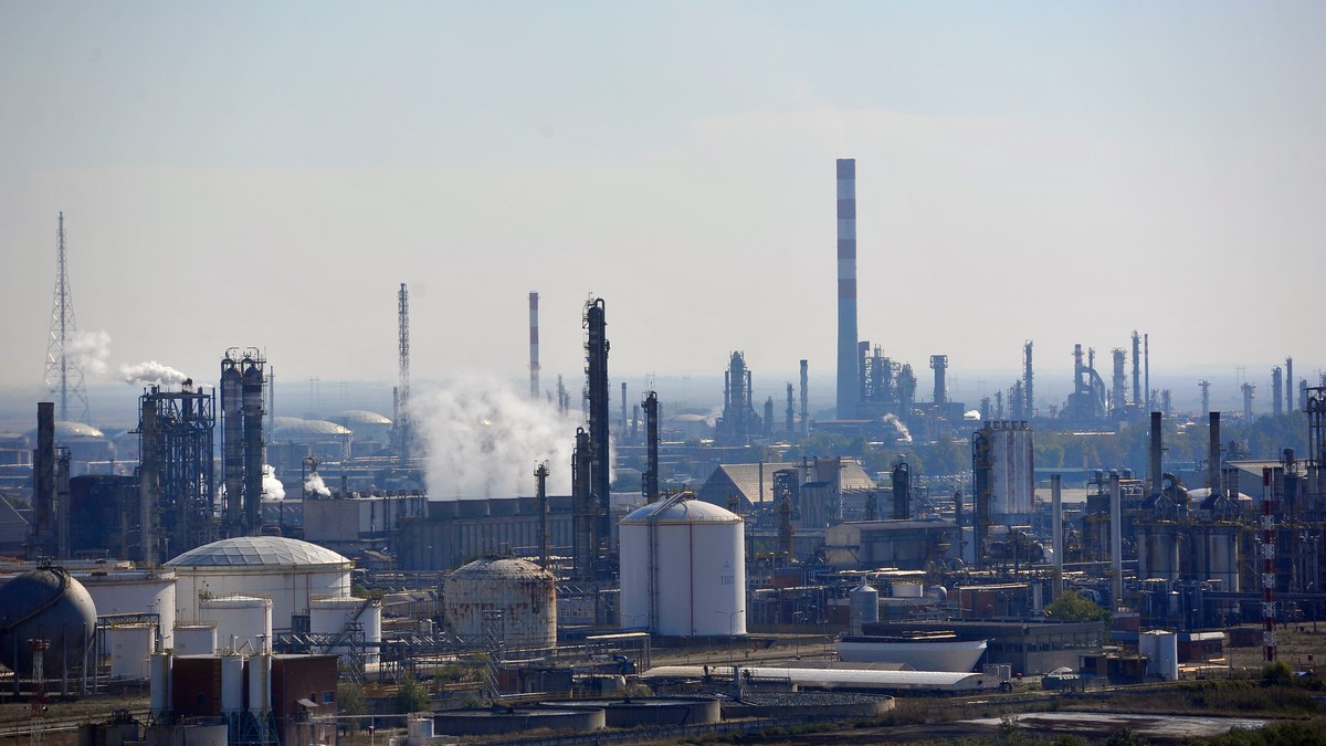 Da li budući kupac NIS-au miraz dobija i Petrohemiju? Gubitaš, ali od ...