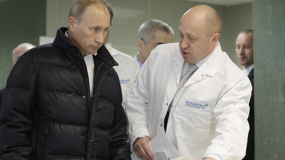 "PUTINOV KUVAR" Ko je oligarh na vrhu PIRAMIDE TROLOVA, zadužen za ...