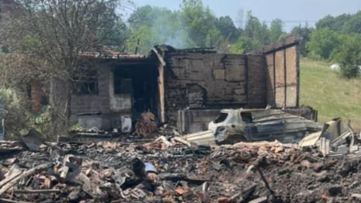 Ovako izgleda selo kod Aleksinca dan nakon velikog požara (Foto) - Blic