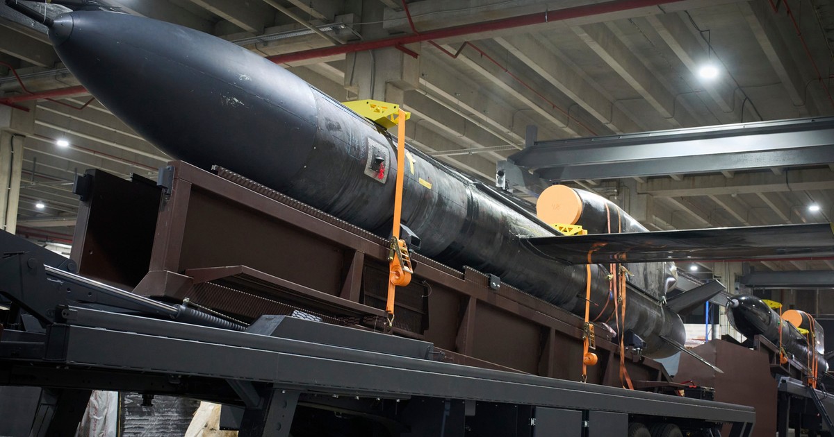 A new giant Ukrainian cruise missile is rumored to carry a 1,000-kg ...