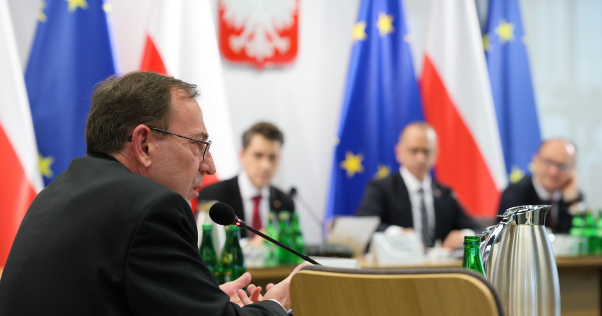 Awantura na komisji. Mariusz Kamiński wyszedł z posiedzenia. "Jest pan świnią" - Wiadomości