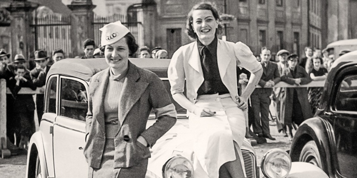 Szykowne lata 30. Wybrane zdjęcia z albumu „Warszawa lata 30.” - Moda