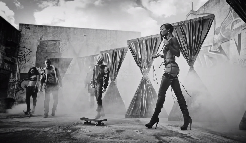 Nicki Minaj - "Only": biusty, tortury i roznegliżowane modelki - Muzyka