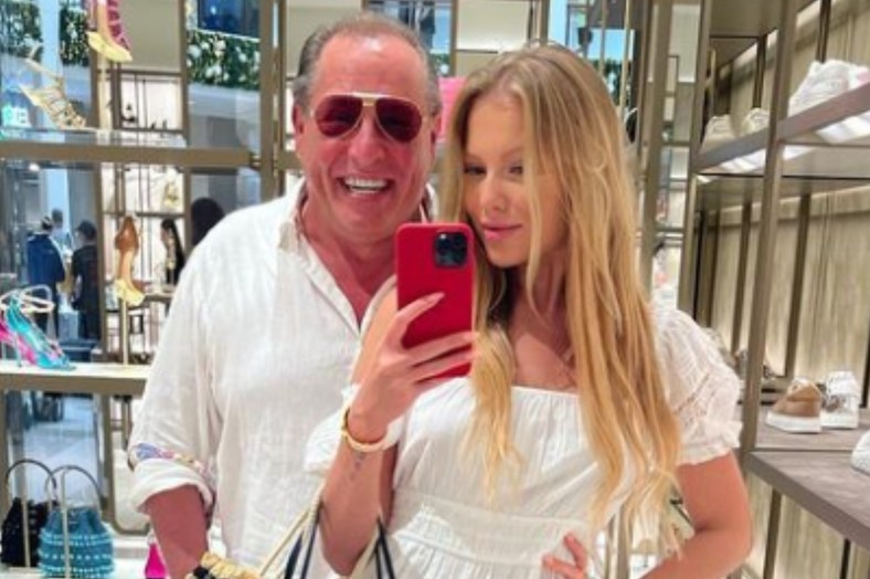 Ojczym Andziaks rozstał się z dużo młodszą dziewczyną. To ona zerwała ...