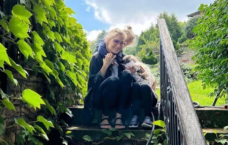 Voditeljka RTS ima vikendicu van Beograda: Bazen nasred dvorišta ...