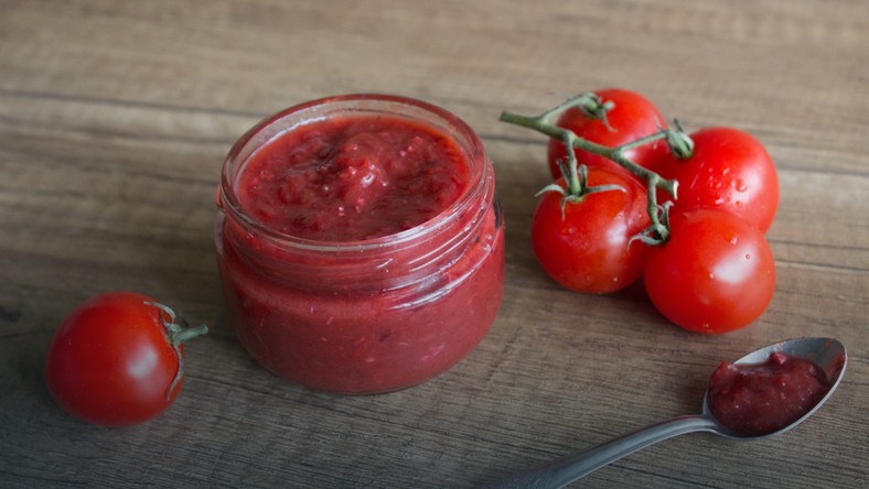 Koncentrat pomidorowy - przepis - Onet Gotowanie