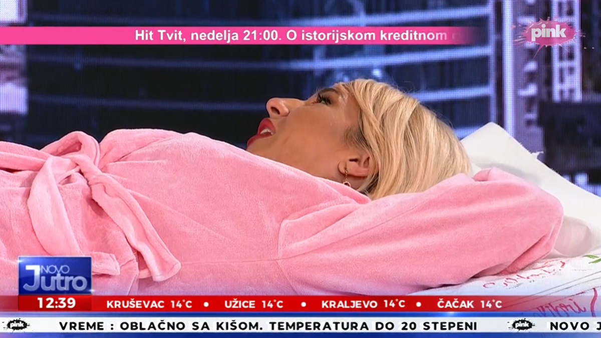 Jovana Jeremić se masira u jutarnjem programu: Skinula se i legla na sto - Blic