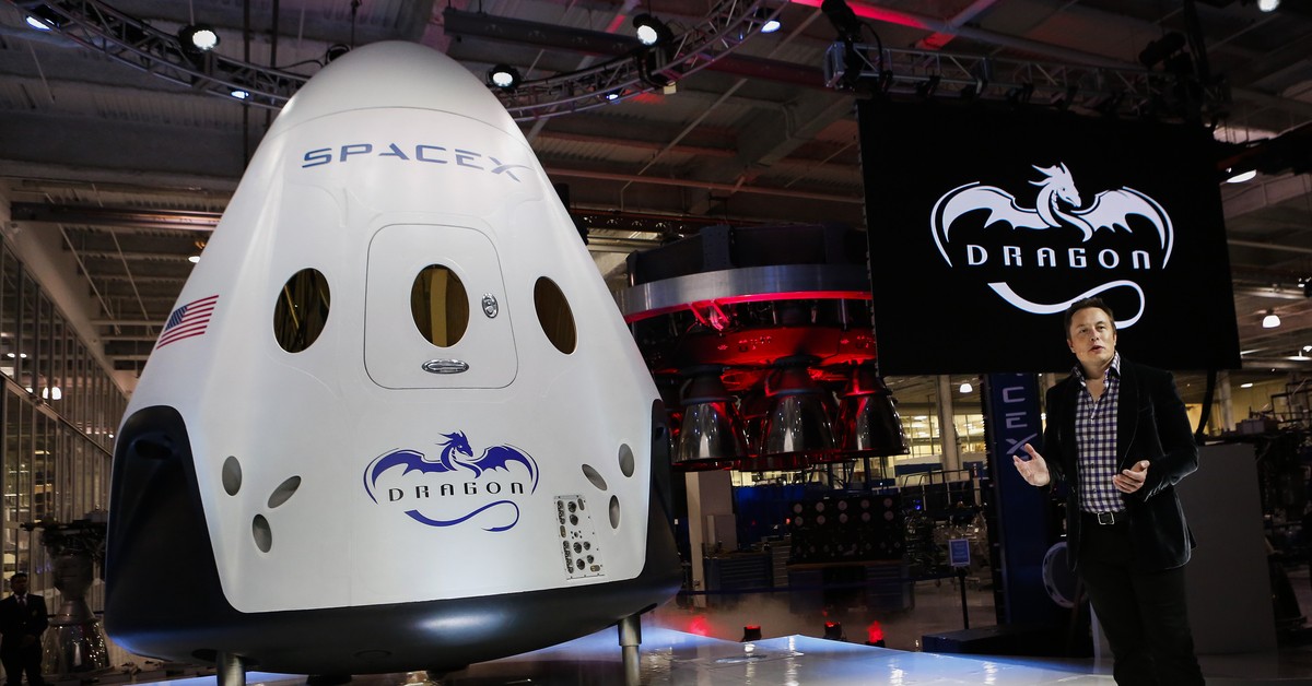 Zobacz, jak prezentuje się stworzony przez SpaceX statek kosmiczny ...