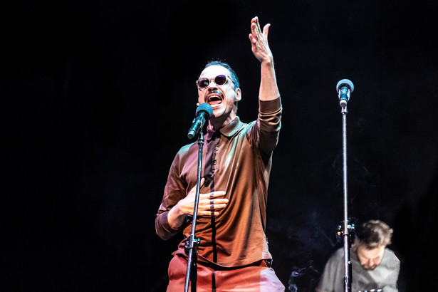 Popularny aktor, znany z telewizyjnych seriali, zrobił coming out ...