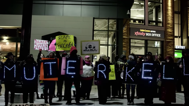 R Kelly goes partying amidst protests