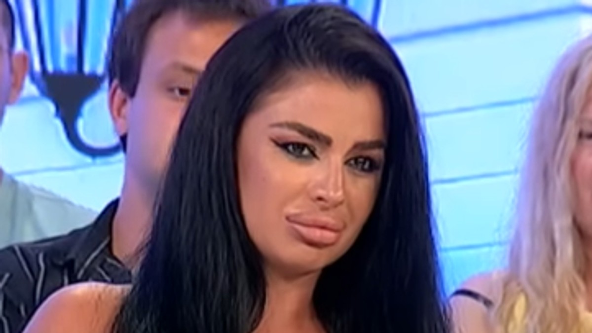 Tanke obrve i usne, a tek da vidite kosu: Ovako je Sanja Grujić ...