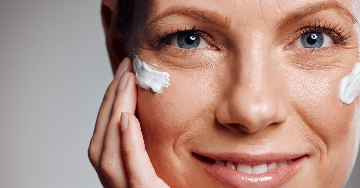 Ten krem jest genialny! Modeluje twarz jak nici i "pompuje" głębokie ...