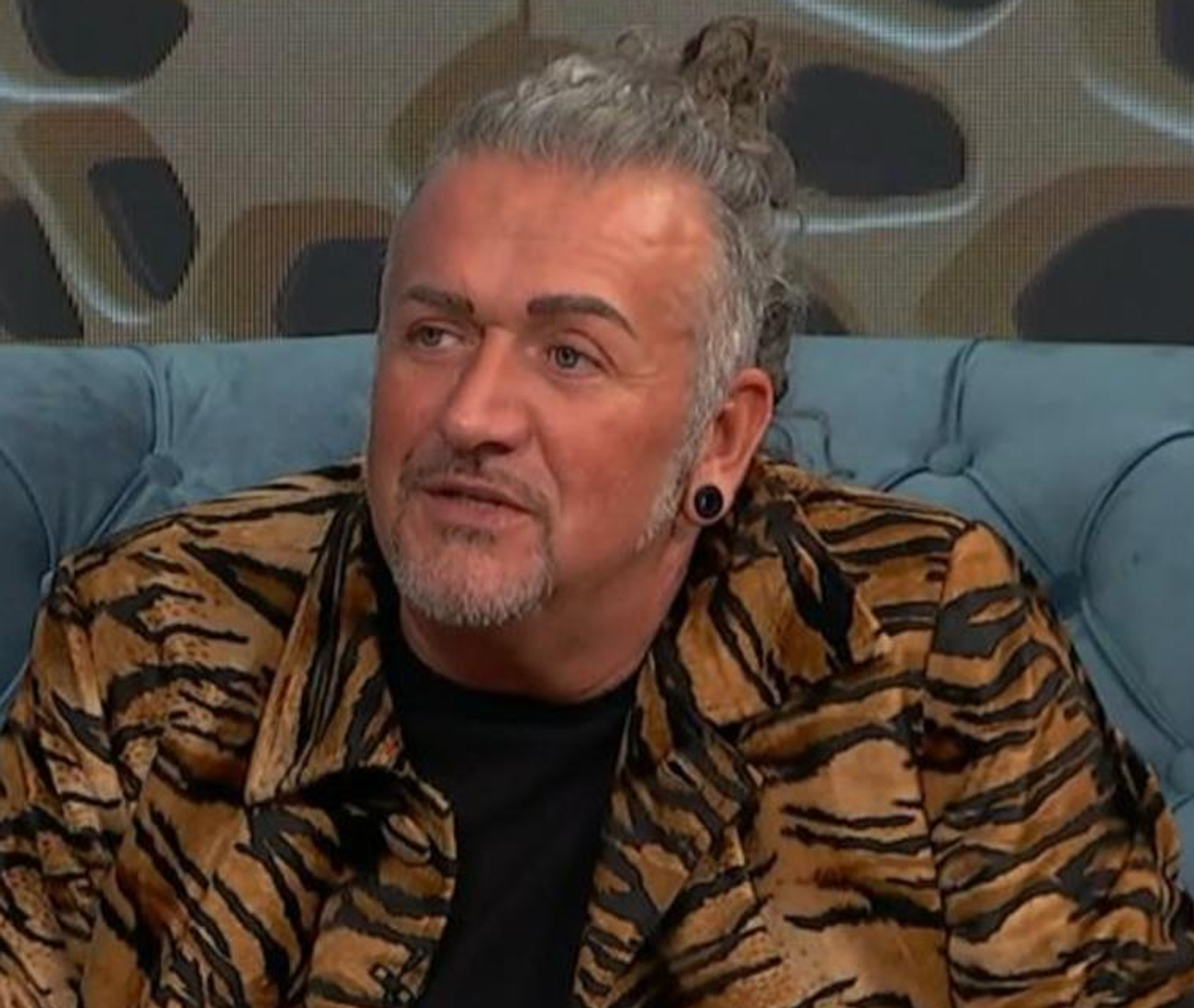 (FOTO) MACA LJUBI 20 GODINA MLAĐU CRNKU za kojom se svi okreću: Prošli ...