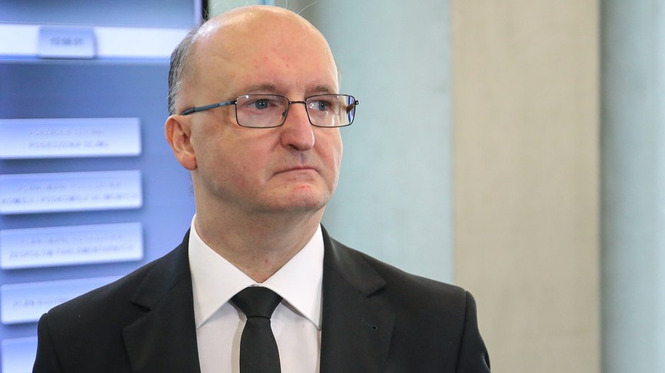 Afera wizowa: Akt oskarżenia trafił do sądu. Na liście były ...