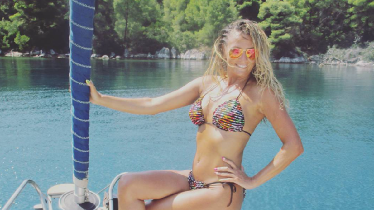 Folkerka (57) otkida kako izgleda u bikiniju - svi gledaju u božansko telo i dive joj se: "Bez ...