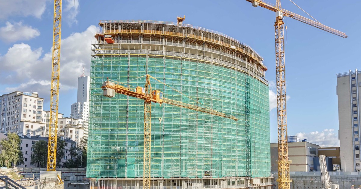 Warsaw Spire: konstrukcja pierwszego 55-metrowego budynku zakończona ...