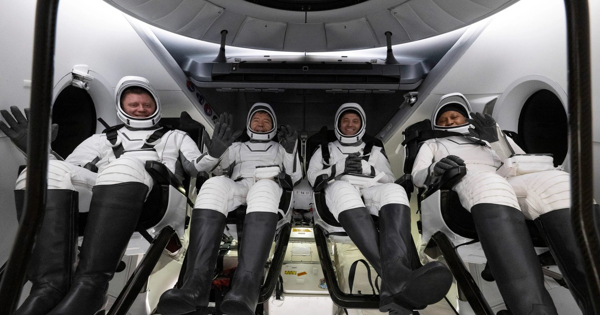 Elon Musk's SpaceX brings ISS astronauts back to Earth after Boeing ...