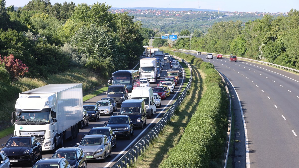 Útinform: Tömegbaleset az M7-esen, több kilométeres a torlódás az M3 ...