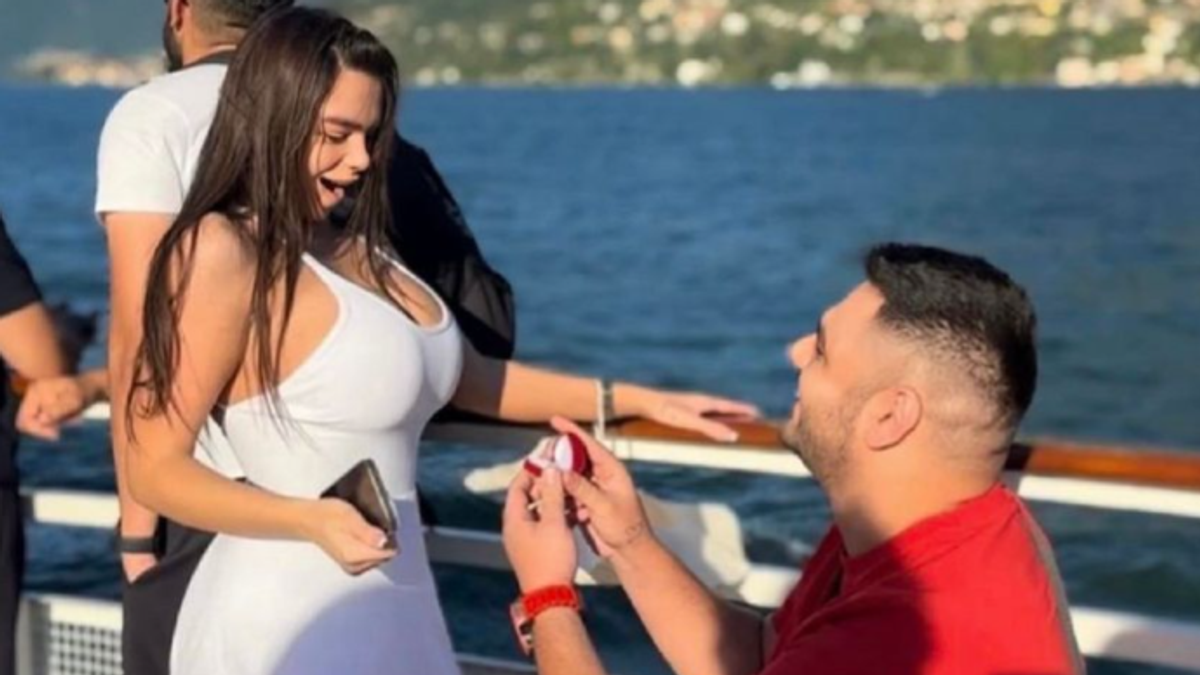 Adam Đogani zaprosio verenicu: Objavio sliku i progovorio o svadbi - Blic