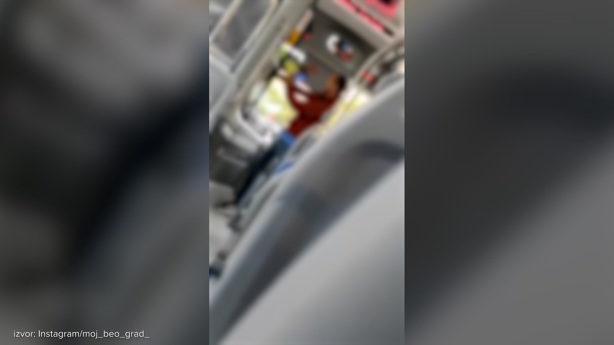 Potukli se putnik i vozač GSP na liniji 25p: Lupao pesnicama o vrata ...