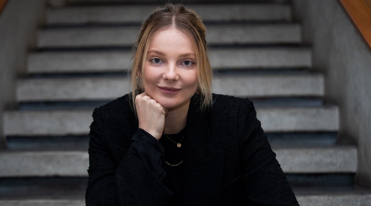Profi fotókon pózol másfél éves kislányával Mihalik Enikő - Blikk