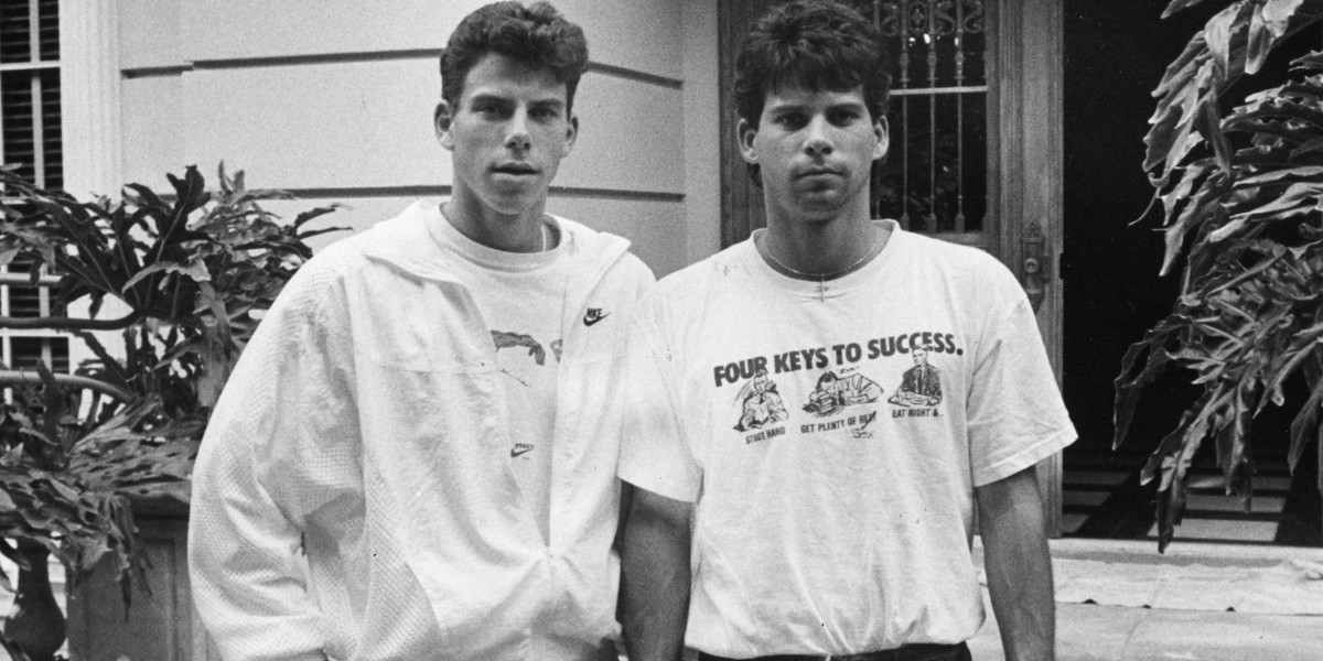 Historia Lyle'a i Erika Menendezów. Dla pieniędzy zabili rodziców. Czy ...