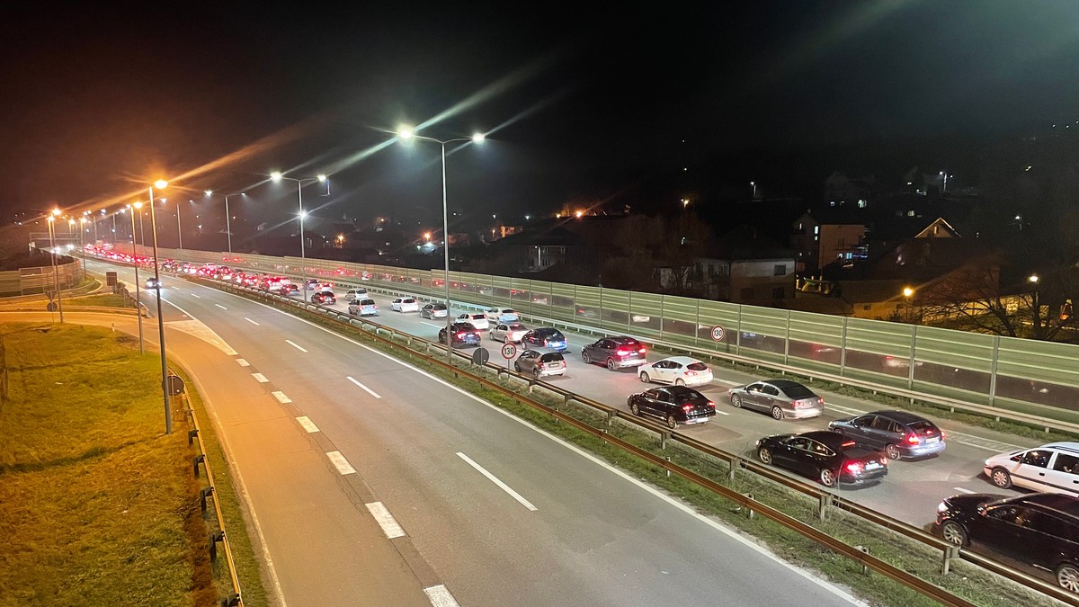 Velike gužve na auto-putu: Zastoj kod Velike Plane, kilometarske kolone ...