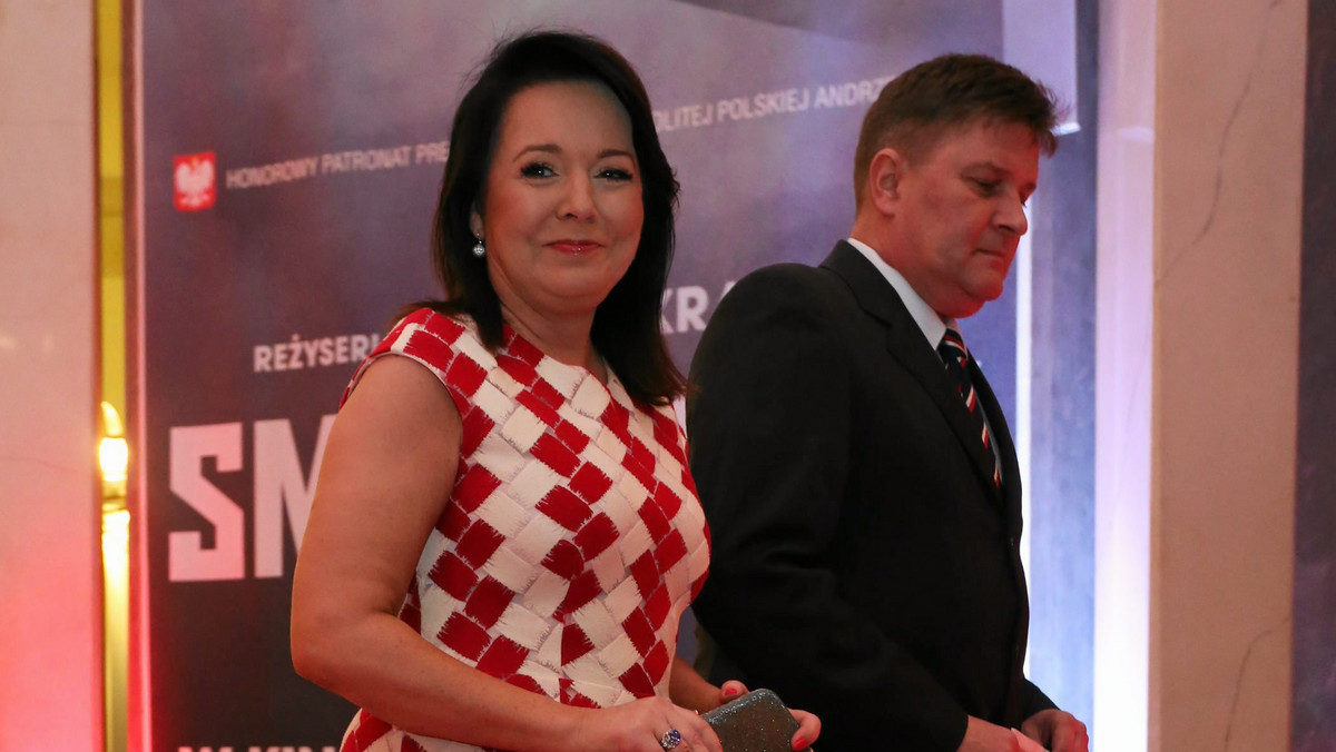 Danuta Holecka zarabia krocie w TVP. Kim jest jej mąż? - Kobieta
