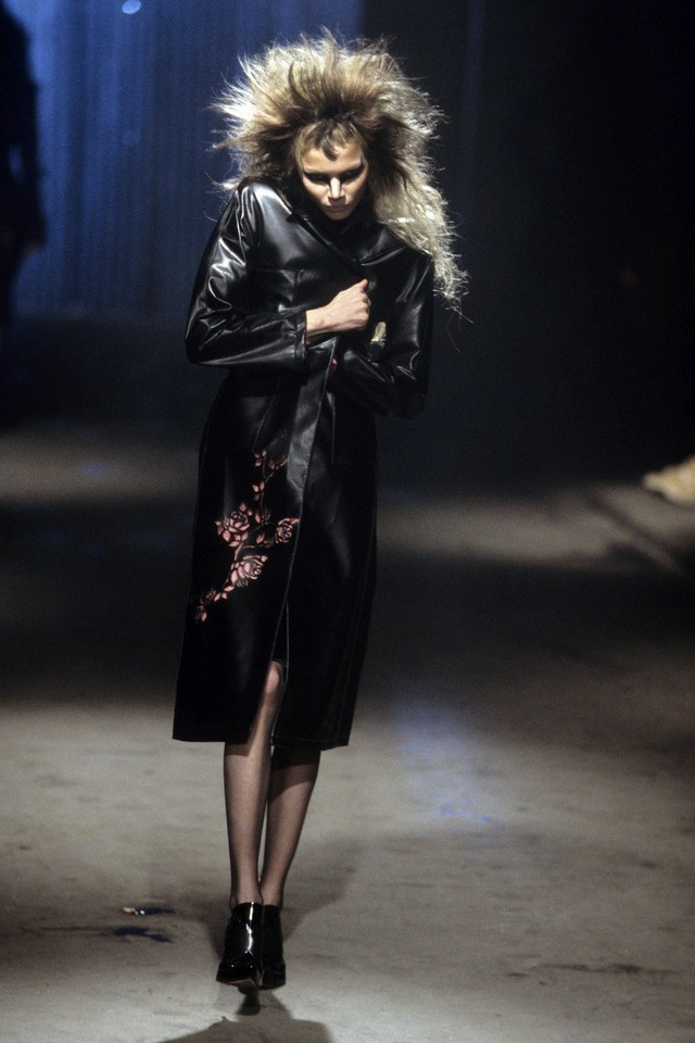 Alexander McQueen - geniusz i wizjoner. Najważniejsze momenty z pokazów ...