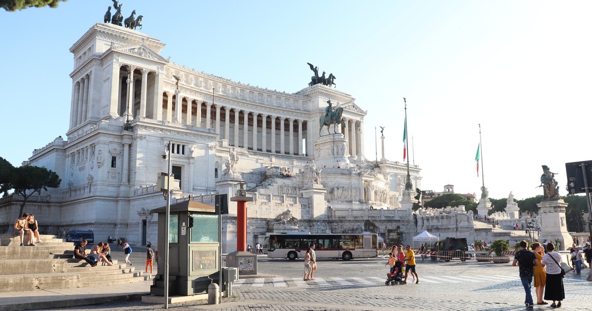 Na Plac Wenecki w Rzymie powrócił jeden z symboli tego miejsca - Podróże