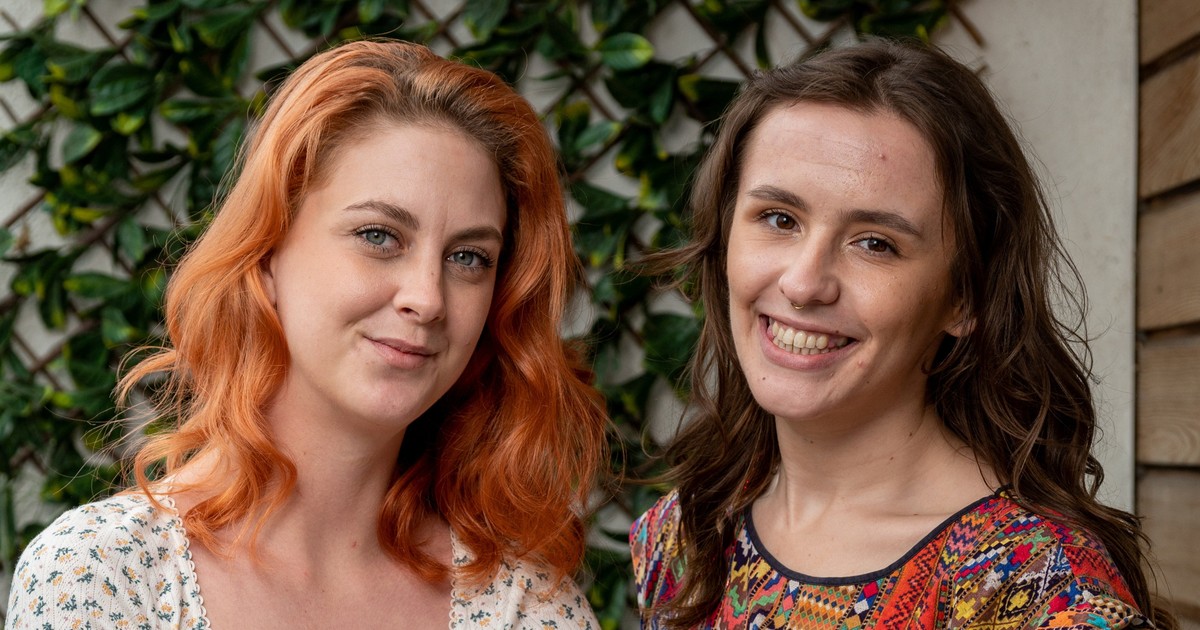 Két mentős felmondott: inkább szexi fotóikkal keresik hülyére magukat ...