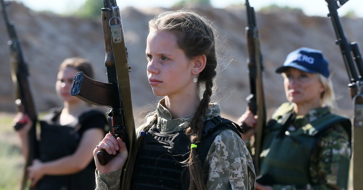 Ukraine is rushing uniforms for female soldiers after complaints that ...
