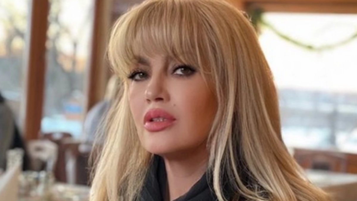 Sa majke naše poznate voditeljke niko ne može da skine pogled: Ima 60 godina i ljudi ne veruju ...