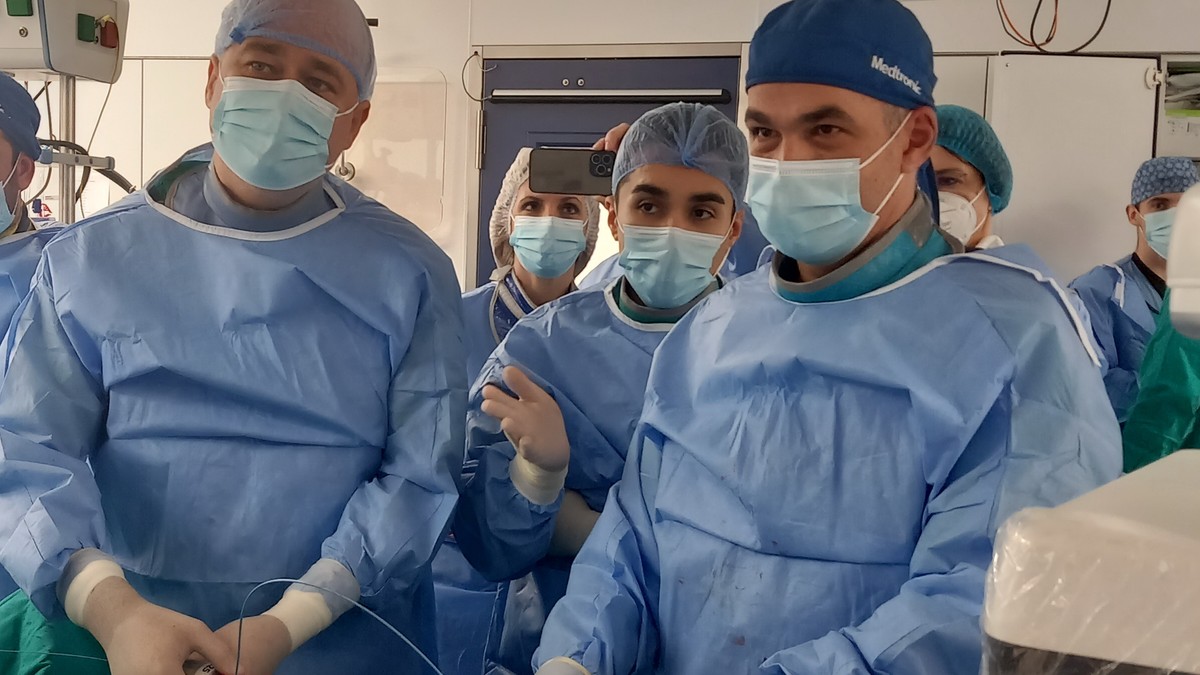 Naši lekari sa instituta "Dedinje" prvi put u Srbiji i regionu izveli zahtevnu operaciju na srcu ...