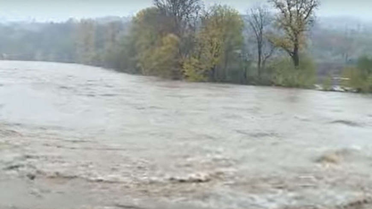 REKA OZBILJNO PRETI Vodostaj Bosne u Doboju skoro dostigao kotu redovne ...