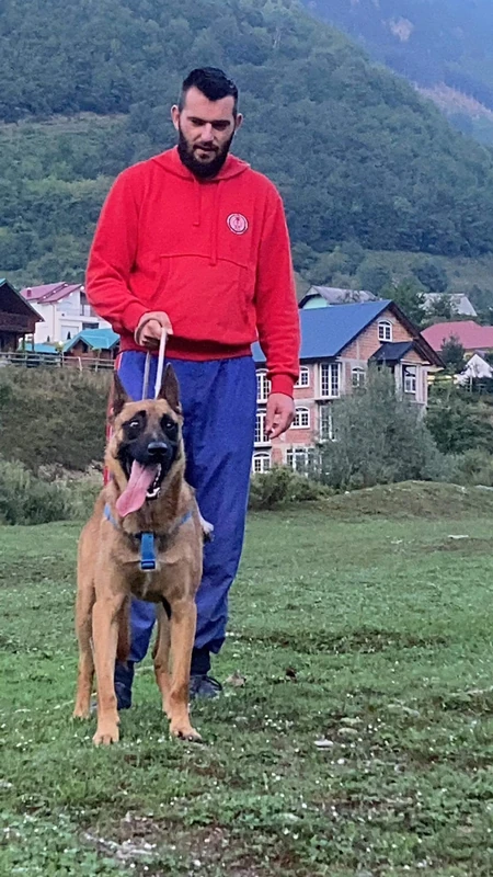 Ako ih vidite odmah zovite policiju! Ovo su ubice za kojima traga ...