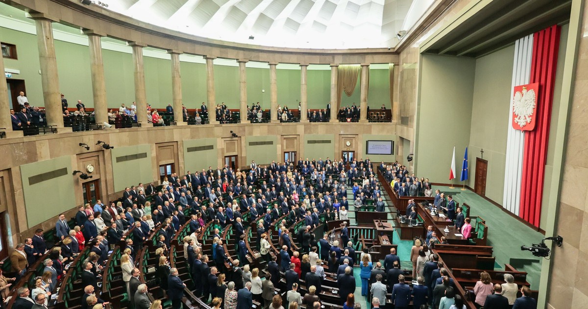 KO na prowadzeniu, kolejna partia wchodzi do Sejmu. Jest nowy sondaż ...