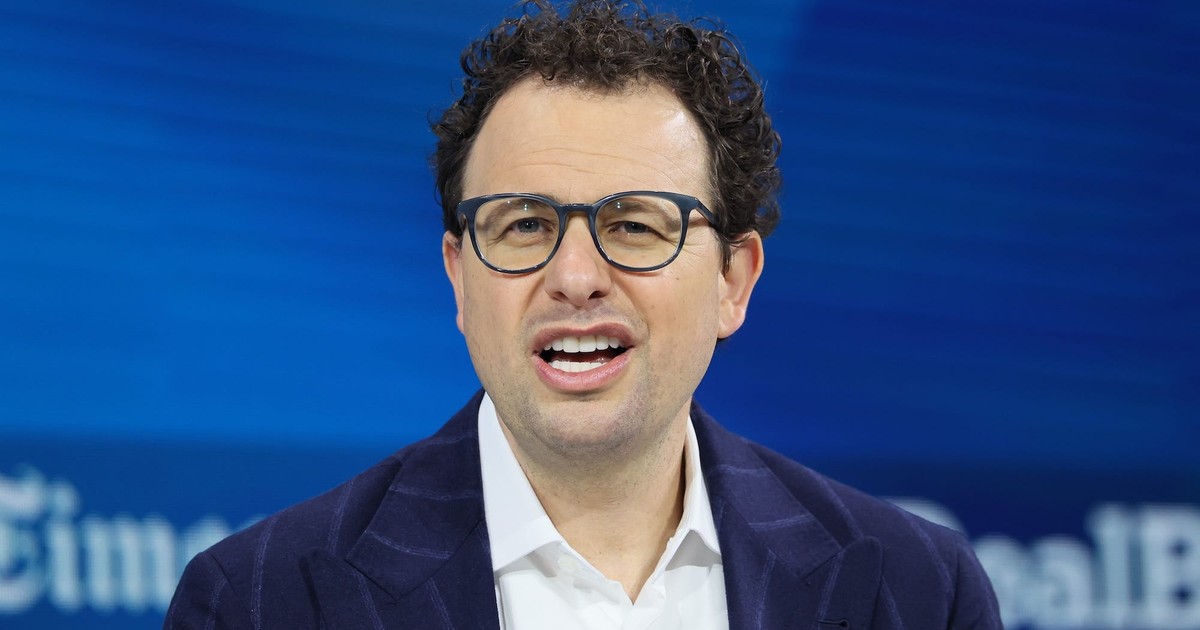 Anthropic CEO warns tech titans not to dismiss the public's AI concerns ...