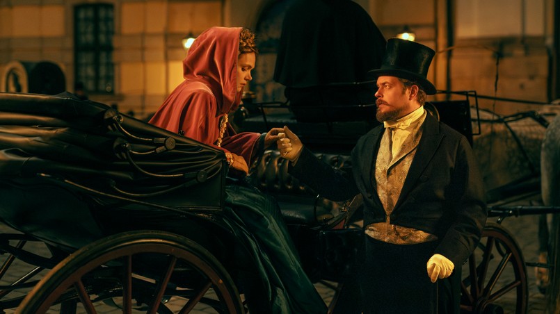 Netflix pokazał zdjęcia z serialu "Lalka". Tak wyglądają Łęcka i ...