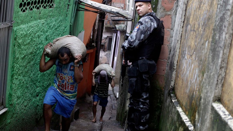 Brazylia: specjalne siły policji odbijają fawele z rąk gangów - Wiadomości