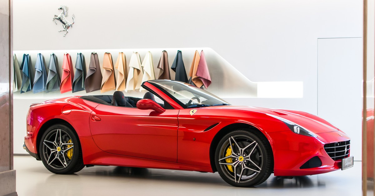 Salon Ferrari w Warszawie znów otwarty. Zobacz niezwykłe zdjęcia ...