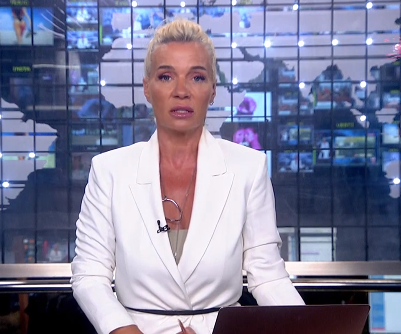 Voditeljka "Dnevnika" se vratila iz Crne Gore: U belom odelu svi ...