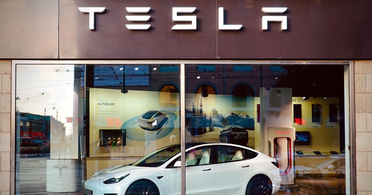 This chart shows how Tesla can keep cutting prices and stay ahead of ...