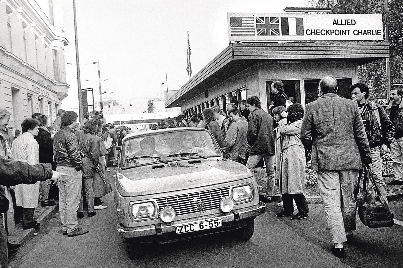 PAD BERLINSKOG ZIDA IZ PRVE RUKE Fotoreporter Miloš Cvetković našao se ...