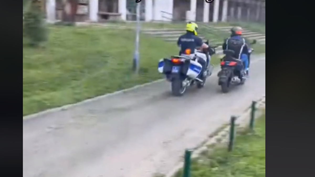 Filmska jurnjava kroz blokove na Novom Beogradu: Policajac na motoru i ...